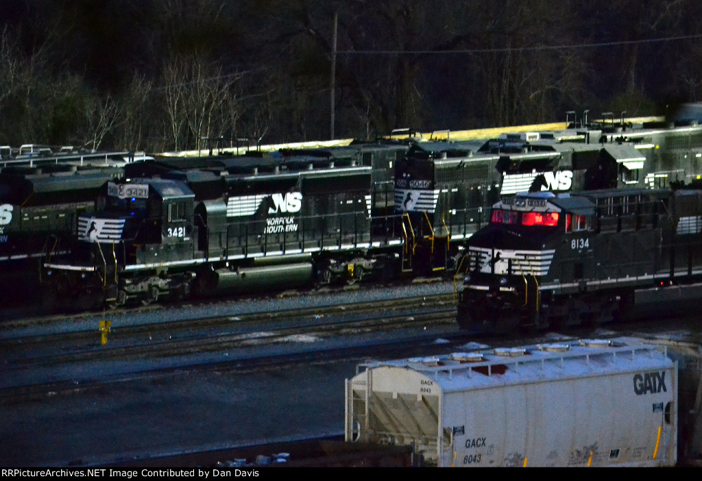 NS SD40-2 3421, GP38-2 5046 and ES44AC 8134